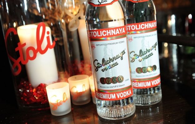 La Vodka Stolichnaya cambia nome: sarà solo “Stoli”, dal nome del ...