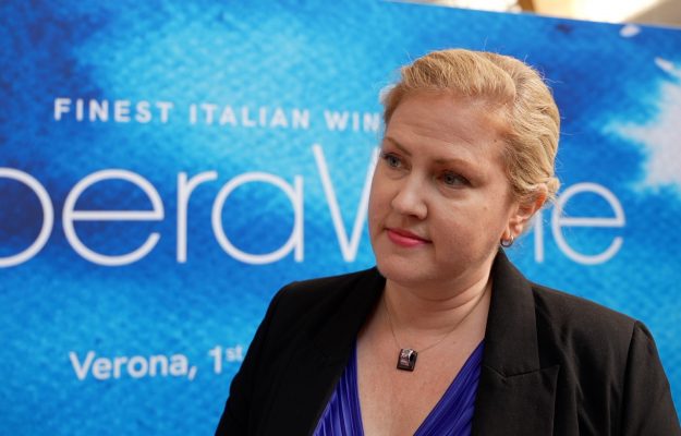 Alison Napjus: 93 punti allo storytelling del vino italiano, che fa ...